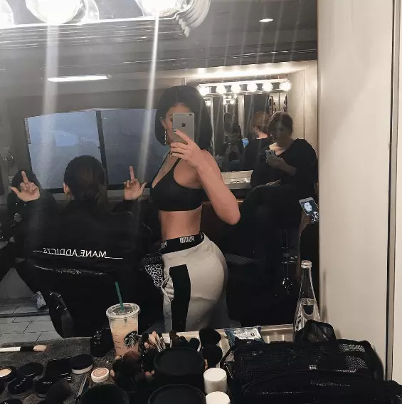 Kylie Jenner užpakalis 1