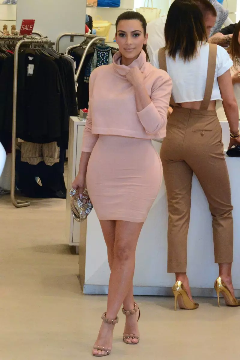 UKim kardashian pink 6