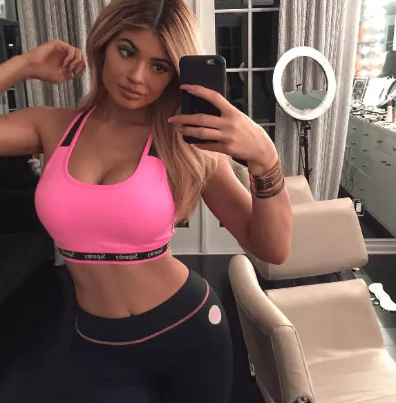 UKylie jenner pink 2