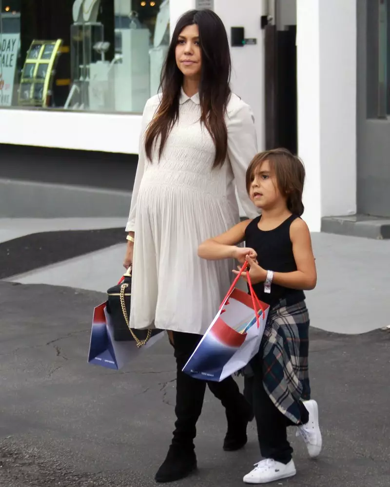 Kourtney kardashian ၁၀