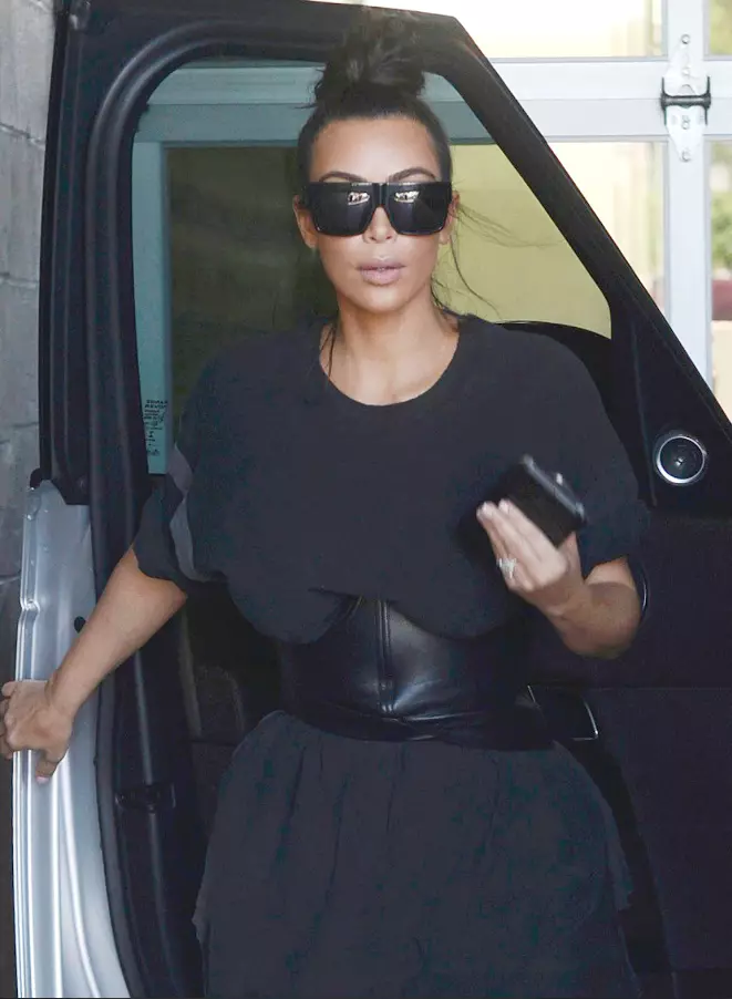 Corset Kim Kardashian 5