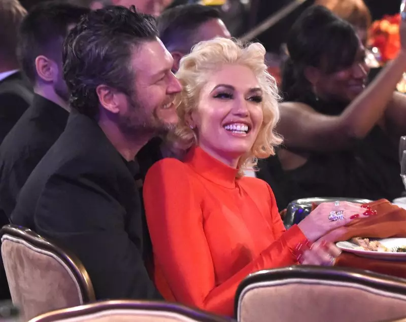 Gwen stefani blake shelton grammys 2