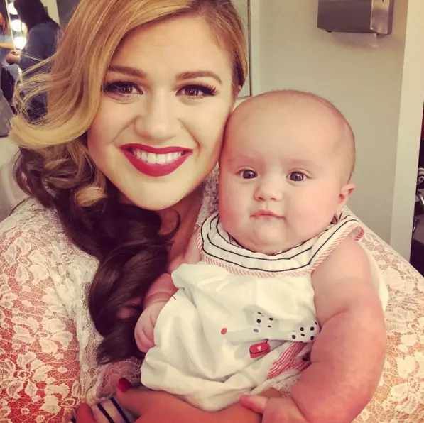 Kelly Clarkson upė pakilo