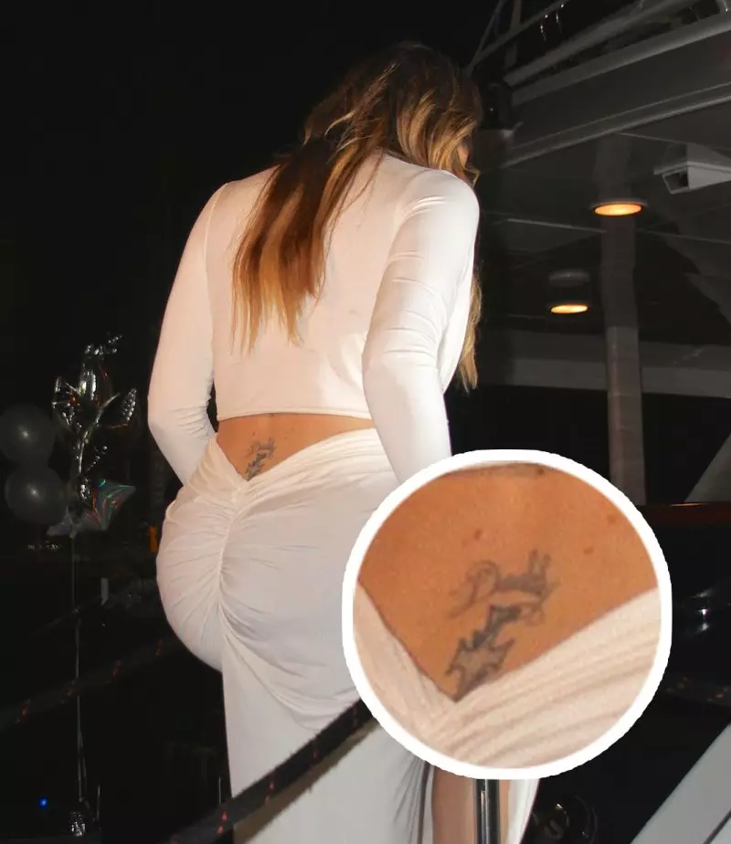 Khloe kardashian sırt dövmesi