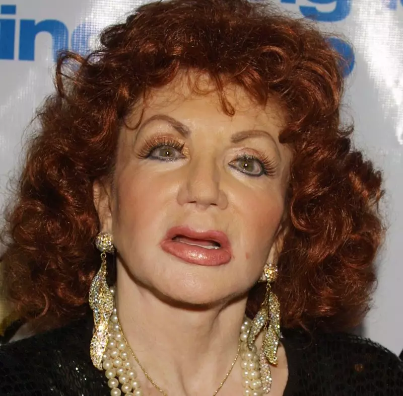 Jackie Stallone ni Oṣu Karun ọdun 2001