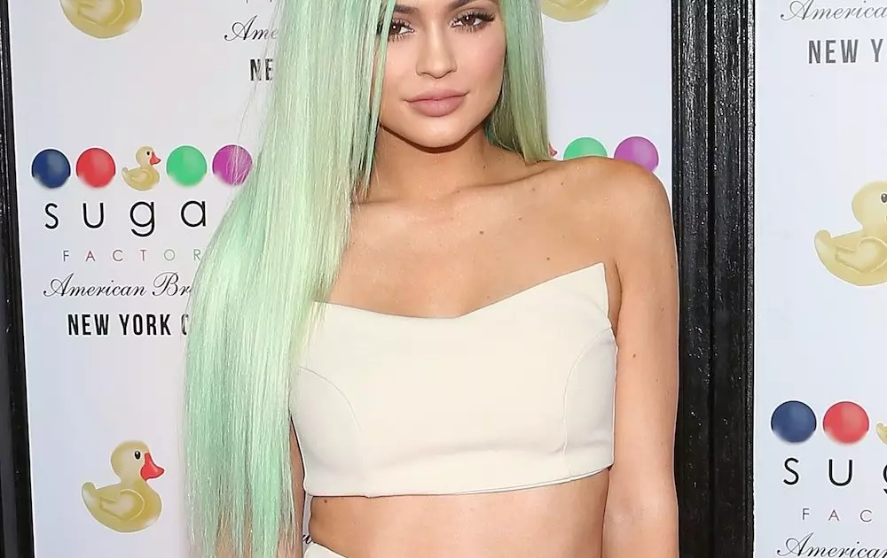 Kylie Jenner amejipamba kwa Blonde kwa siku yake ya kuzaliwa, ajishindia Ferrari ya $320k kutoka kwa mpenzi wake Tyga