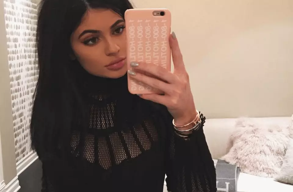 Kylie Jenner 正式 18 歲 - 看看她迄今為止最性感的 Snapchats - Life & Style