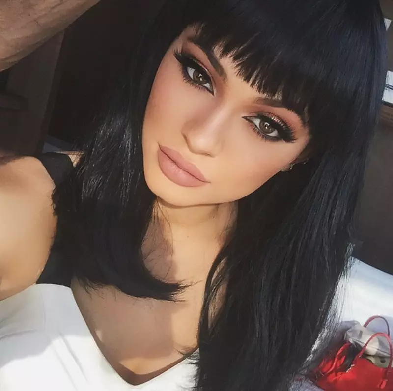 Transformimi i flokëve Kylie jenner