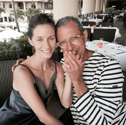 Jeff goldblum emilie livingston engagéiert