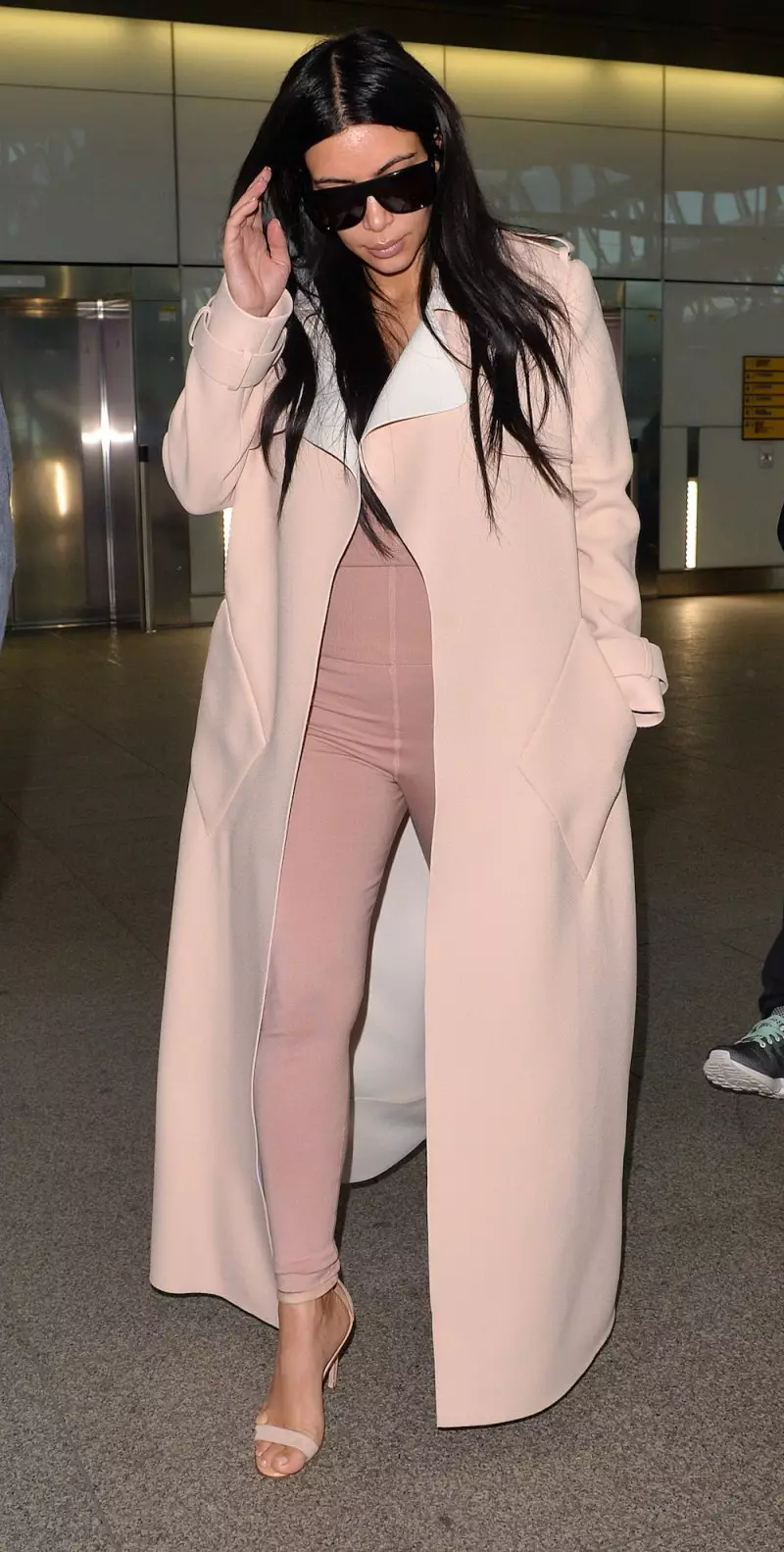 Onesie tal-maternità ta' Kim kardashian