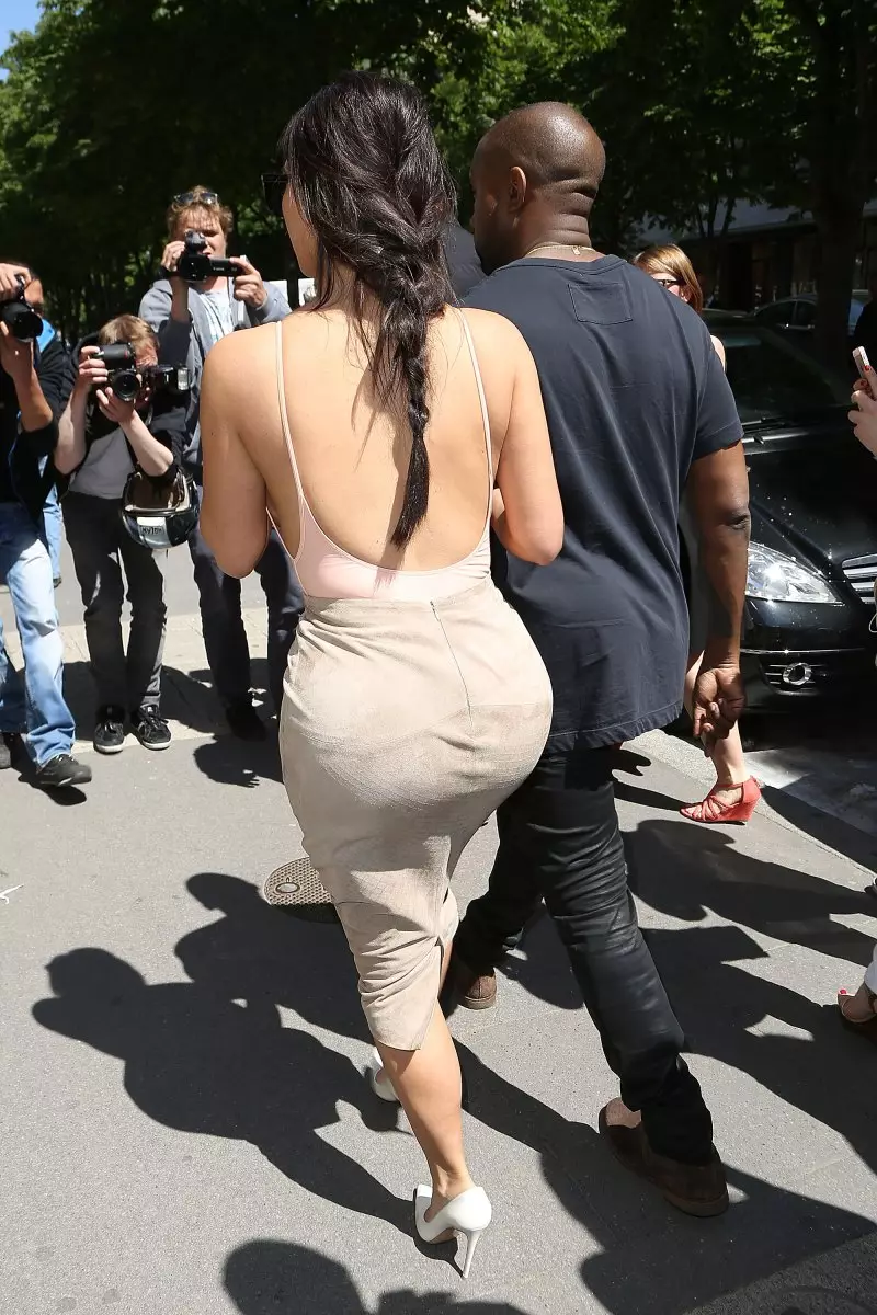 Kim k គូទ