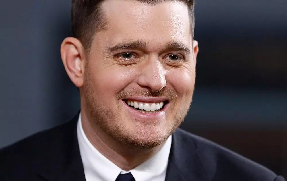 Michael Bublé yn ymddiheuro ar ôl glanio mewn dŵr poeth am bostio llun o Stranger's Butt ar Instagram - Life & Style