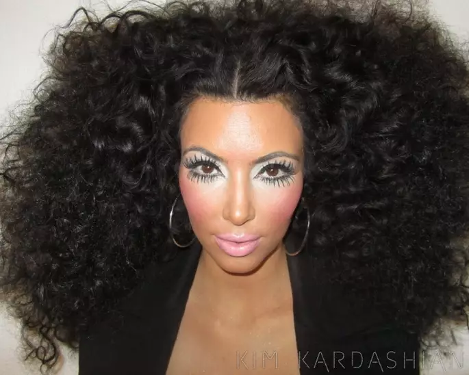 KRAziest Kardashian Makeup ya kasa - Rayuwa & Salo