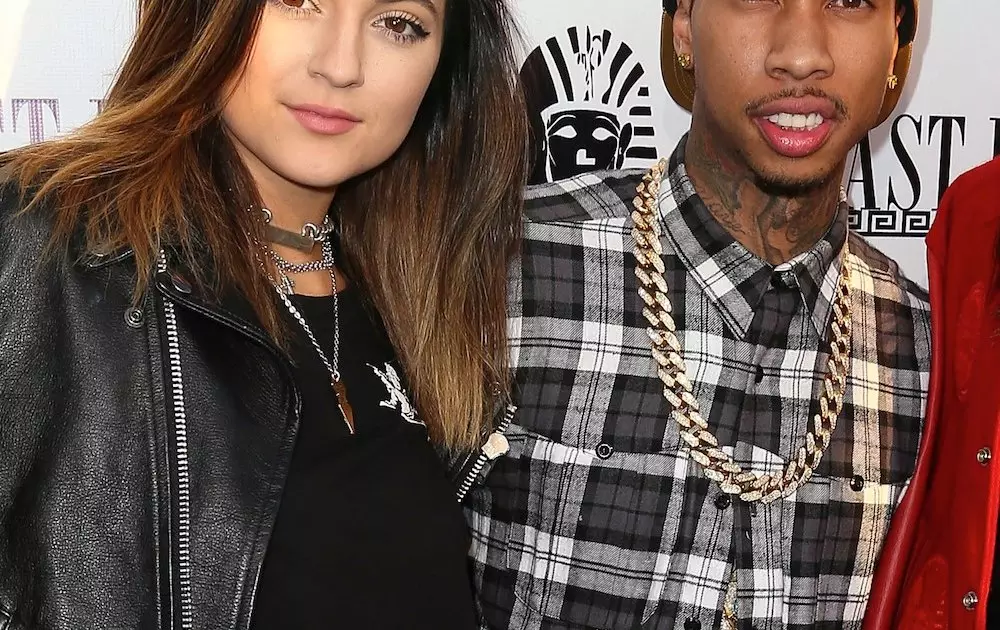 14 yoshli Kayli Jennerning Tyga bilan noz-karashma va raqsga tushishini ko'ring! - Hayot va uslub