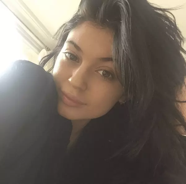 Vi kan ikke følge med Kylie Jenners påståede plastikkirurgi – liv og stil