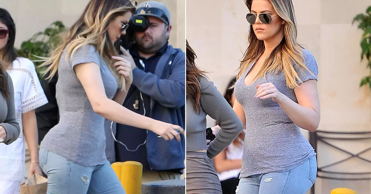 Khloé Kardashians numse konkurrerer med Kim Kardashians i denne nederdel