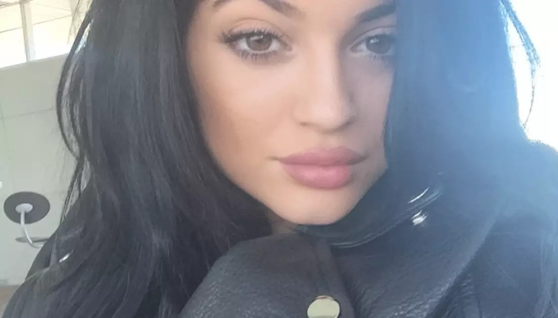 Kylie Jenner, 17, mete yon rad super sexy epi li poste l sou Instagram paske DUH - Life & Style