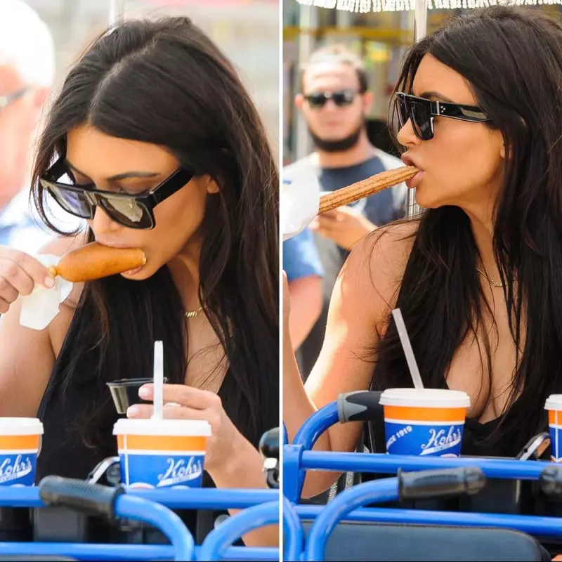 Kim Kardashian manĝante