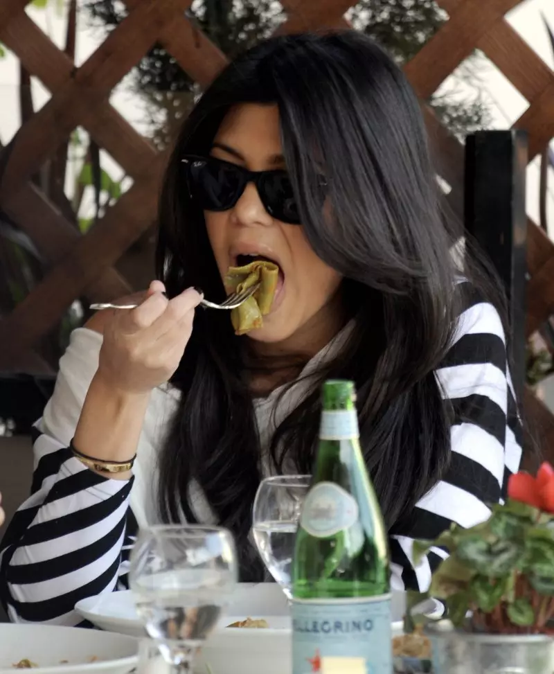 Kourtney Kardashian duke ngrënë
