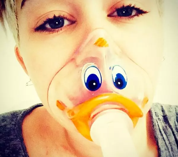 Miley Cyrus gehospitaliseerd ziekenhuis annuleert tour
