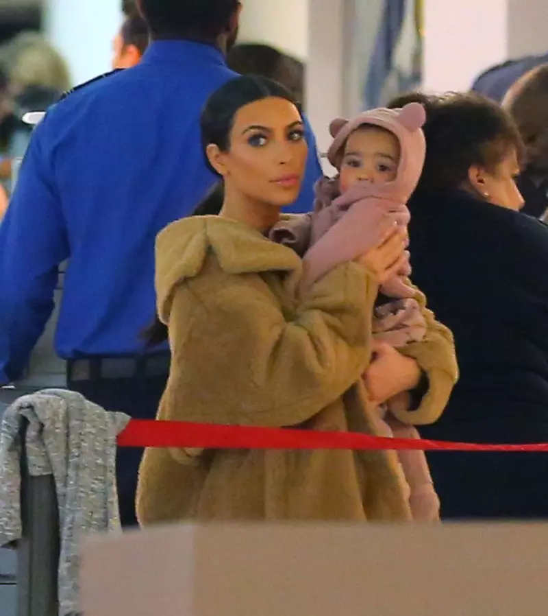 Kim kardashian baby ทางตะวันตกเฉียงเหนือ 1