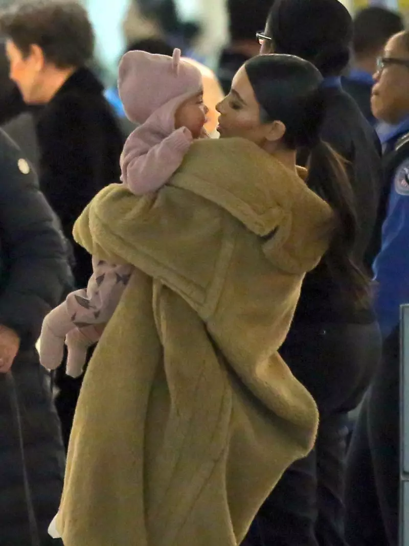 Kim Kardashian kūdikis į šiaurės vakarus 3