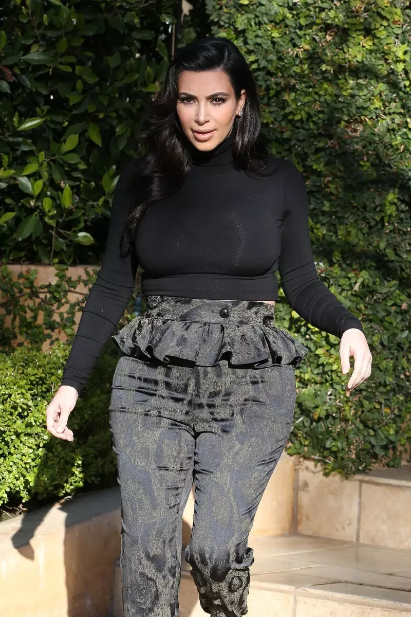 Oprijete hlače Kim Kardashian 7 2