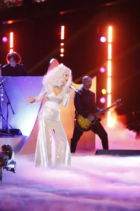Menene Rigaka? Christina Aguilera, Lady Gaga sun ajiye bambance-bambance a gefe yayin da suke rera waƙar 