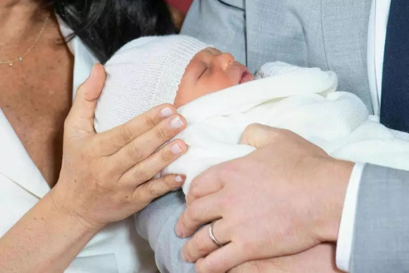 梅根马克尔和哈里王子的儿子阿奇可能是有史以来最可爱的婴儿之一，这些照片证明了这一点