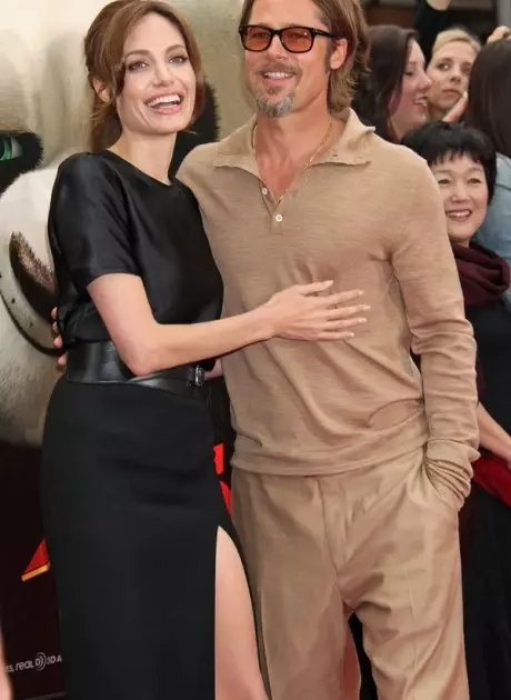 Brad Pitt „a încercat să nu facă nicio scenă sexy cu alte femei” de când a cunoscut-o pe Angelina Jolie, spune prietenul - Life & Style