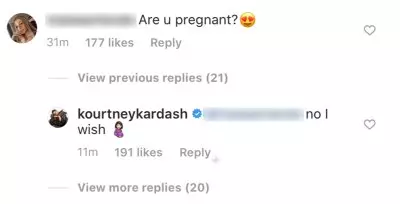 Kourtney Kardashian prisipažįsta, kad „norėtų“, kad būtų nėščia linksmame „Instagram“ plakate