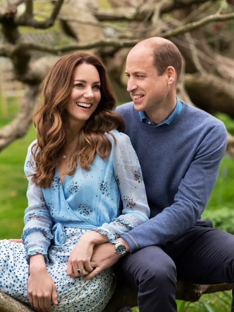 Plej belaj fotoj de Princo Vilhelmo kaj Kate Middleton 10-a Geedziĝo-Datreveno de Duko kaj Dukino de Kembriĝo, Kensington Palace, Londono, Britio - 28 apr 2021