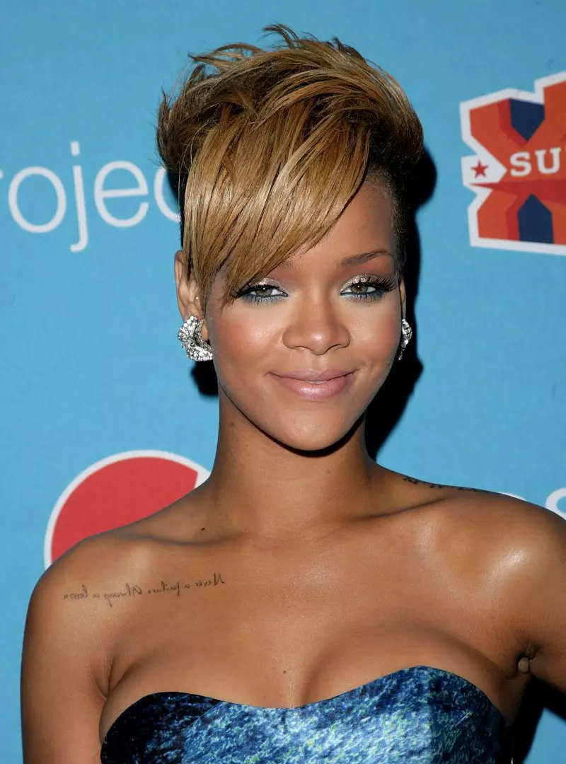 Tattoosên Rihanna: Wateyên Binboob, Dest, Stû, Hip