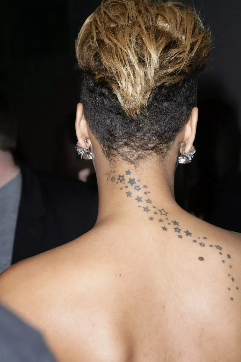 Destê Rihanna, Hip, Stû, Binboob Tattoos Ravekirin