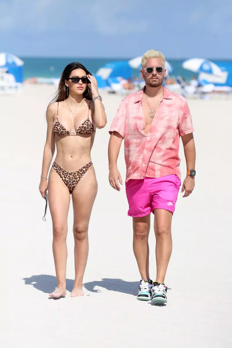 A Stunner! Jereo ny sarin'i Amelia Gray Hamlin's Sexiest Bikini