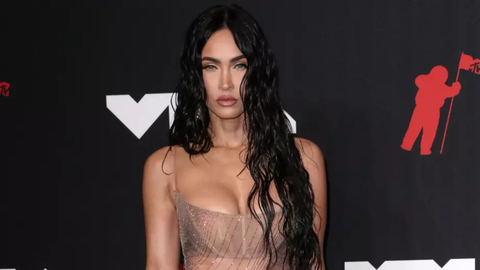 2021 MTV VMA：名人暴露的照片，裸体服装梅根福克斯