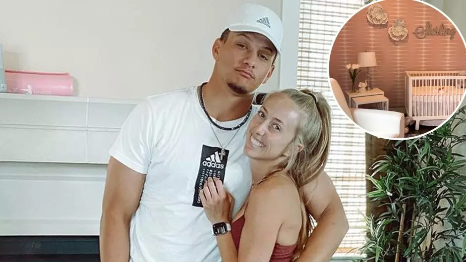 O le alii o le NFL Star Patrick Mahomes's Fiancee Brittany Matthews ua fa'aalia le tama'i tama'i pepe Sterling Skye.