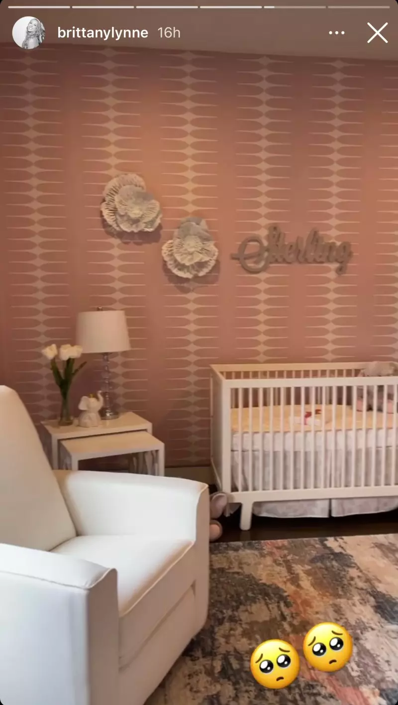 brittany-matthews-patrick-mahomes-baby-sterling-skye-nursery-çəhrayı