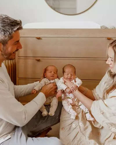 بكالوريوس Arie Luyendyk Jr. و Lauren Burnham Show Twins 'Dream' Nursery