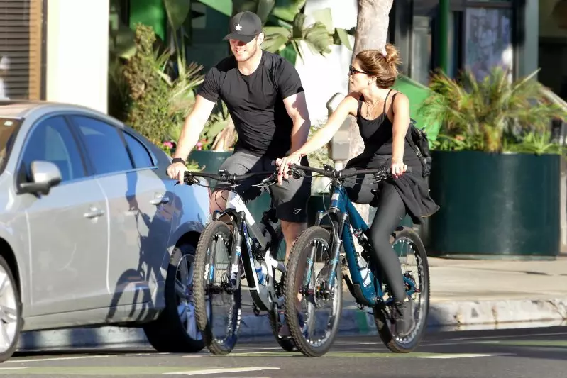 Chris Pratt en Katherine Schwarzenegger fietsen in augustus