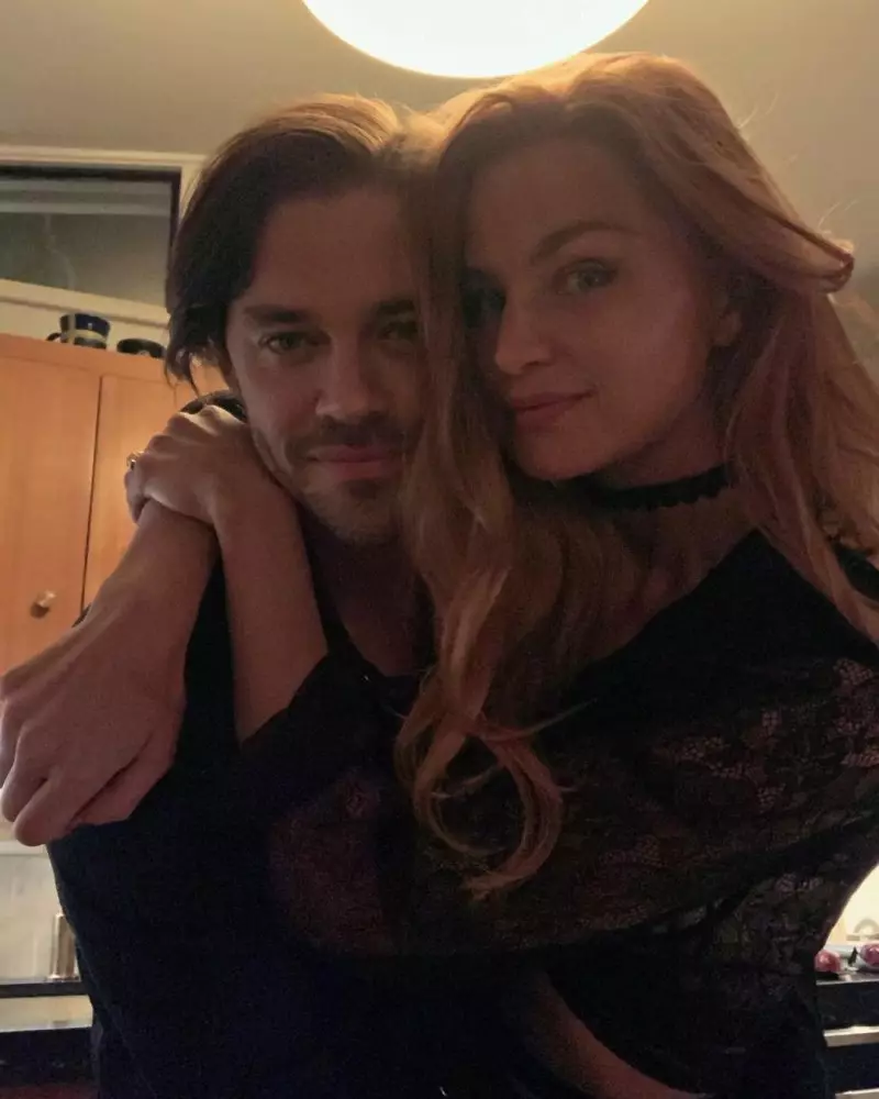 Tom Payne va Jennifer Akerman turmush qurishdi