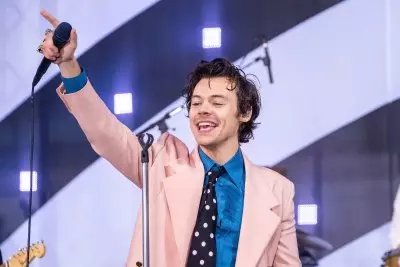 harry-styles-орзуи-бо-ман-ором-барнома-бистар-достони