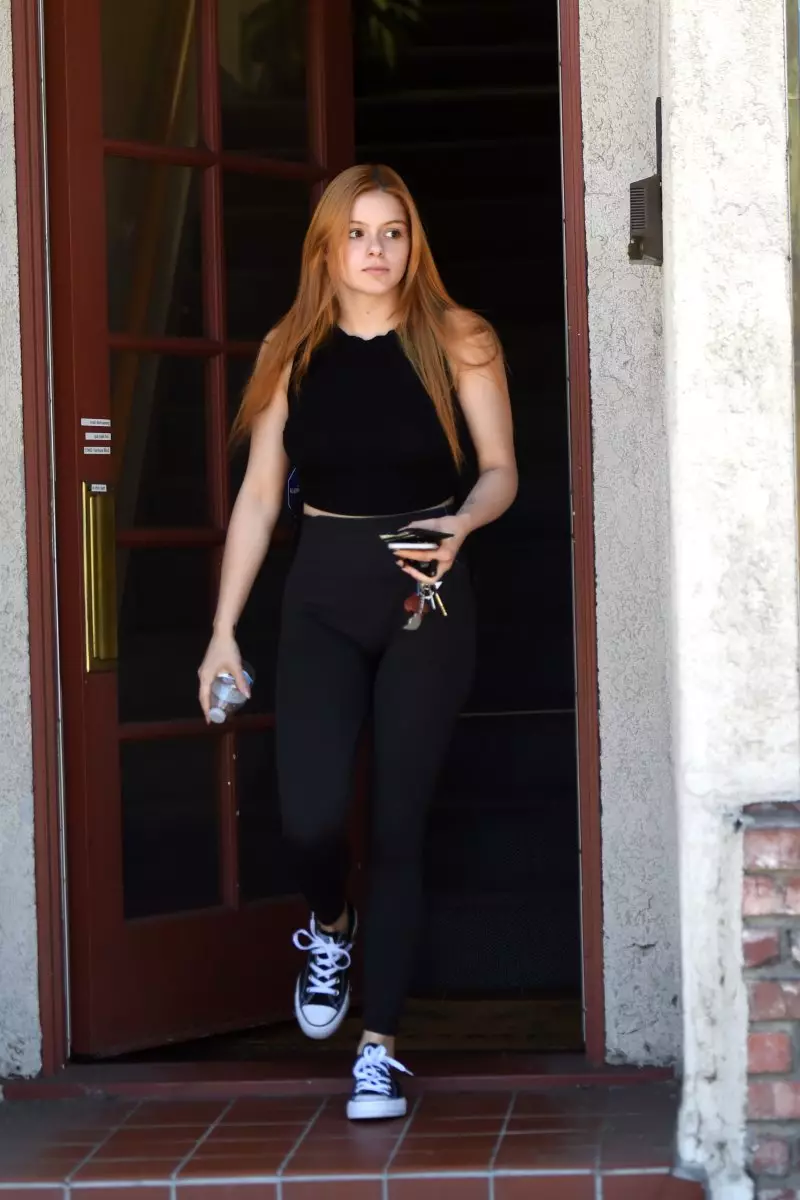 Ariel Winter amb els cabells vermells i sense maquillatge a Los Angeles