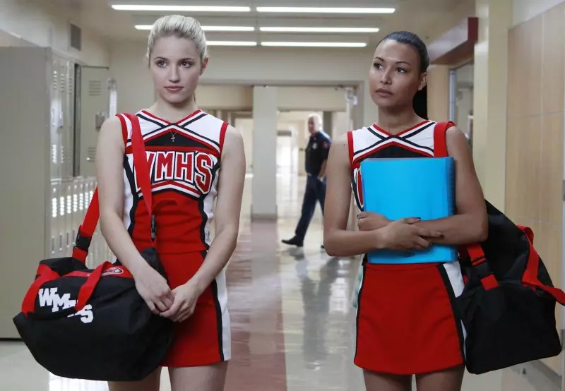 Dianna Agron, Naya Rivera in Cheerios Cheer-Kostümen bei Glee