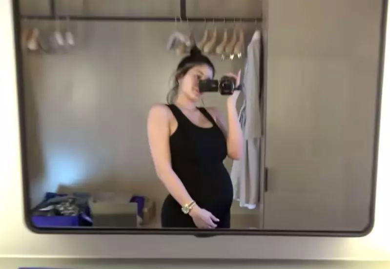 صور Kylie Jenner Baby Bump: صور حمل نجمة 'KUWTK' 2