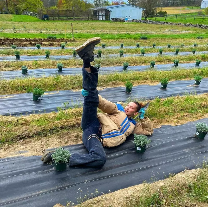 gigi-hadid-bella-hadid-in-interiorul-viatii-pe-pennsylvania-farm