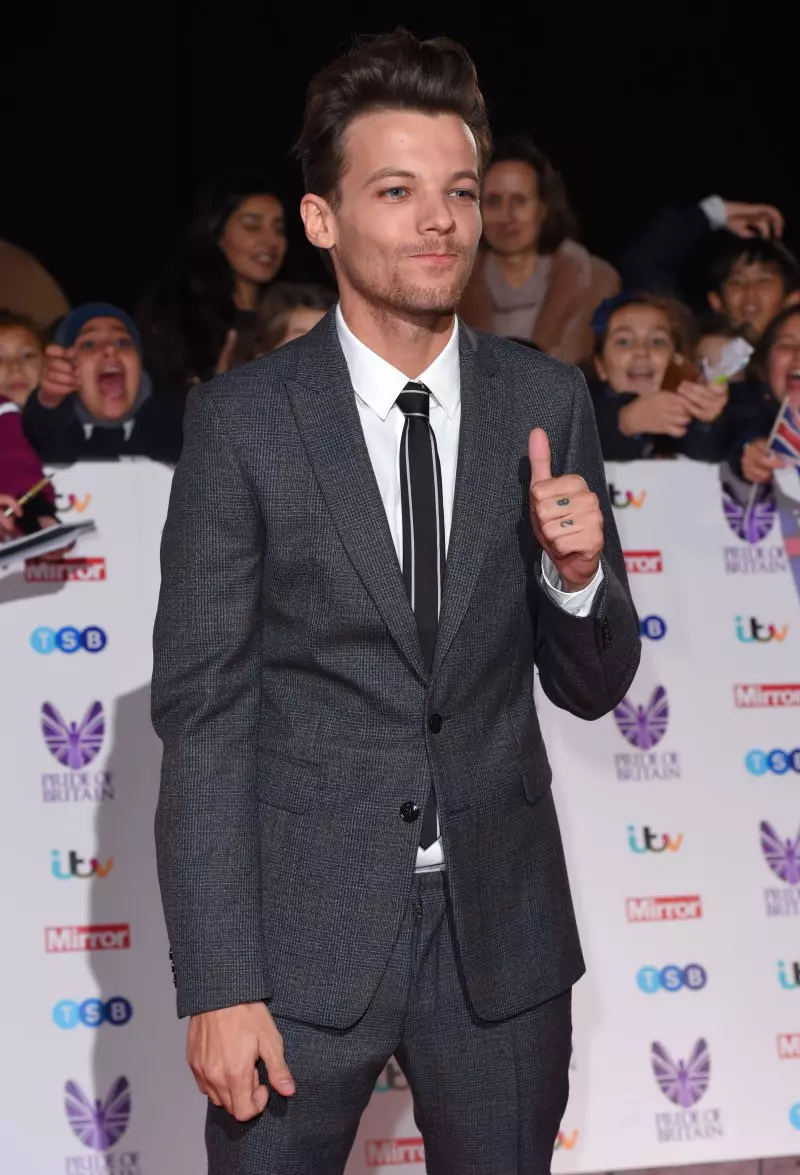 Louis Tomlinson ການຫັນເປັນ