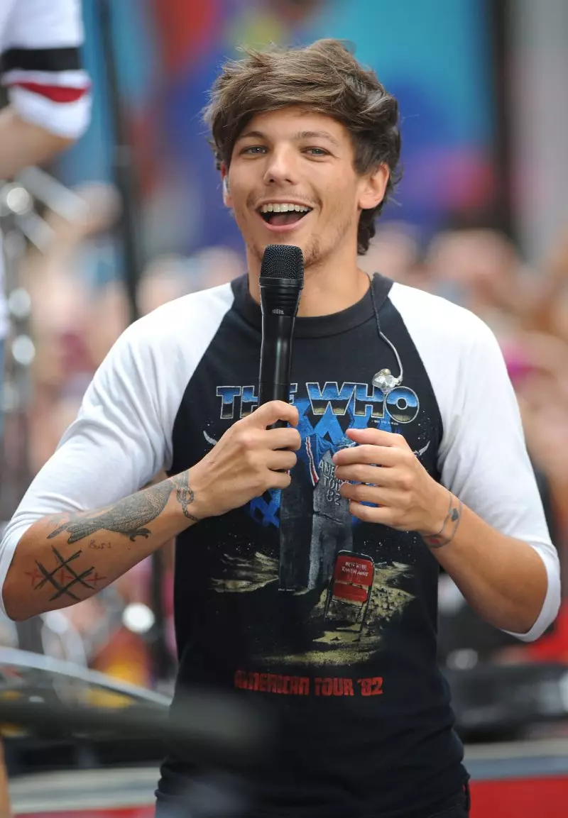 Louis Tomlinson ການຫັນເປັນ