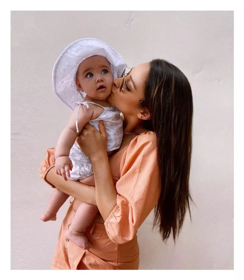 Shay Mitchell Daughter Atlas dia mahafatifaty loatra amin'ny teny Instagram