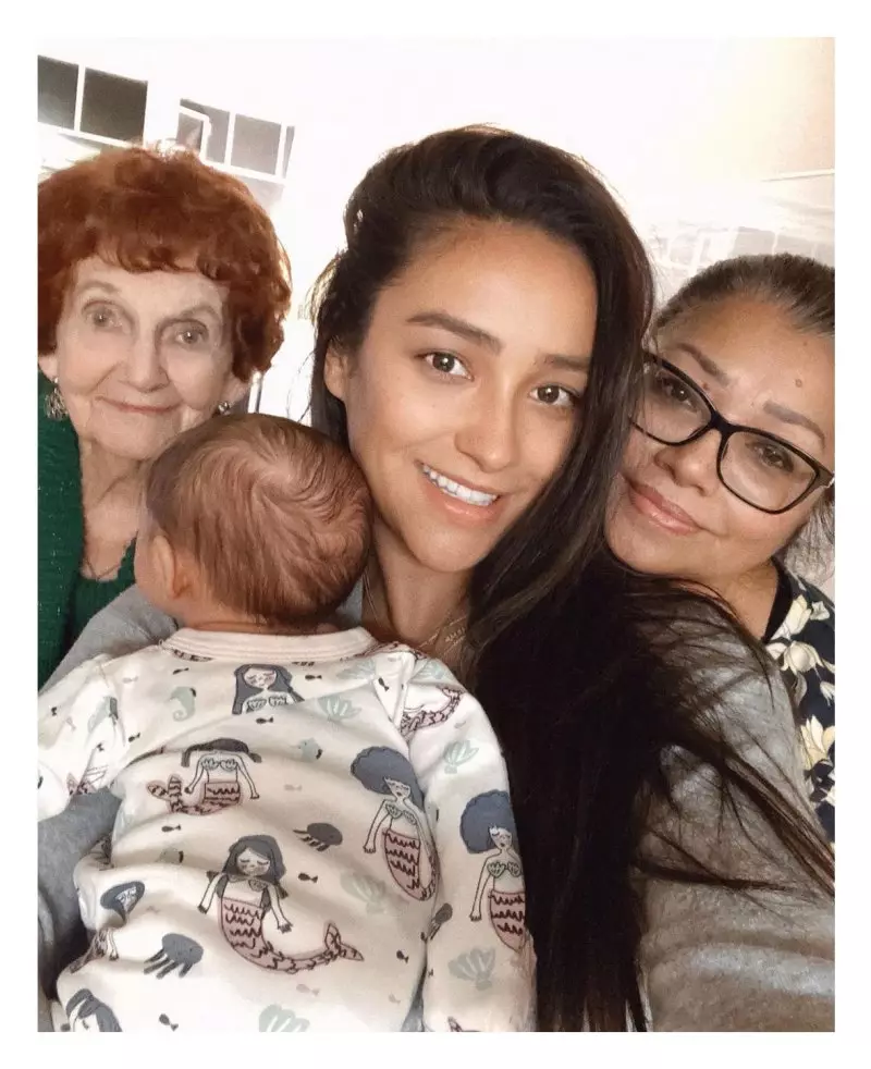 Shay Mitchell Daughter Atlas twò bèl pou mo Instagram